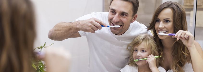 Brush your teeth outside the home to preserve oral health | Sanident